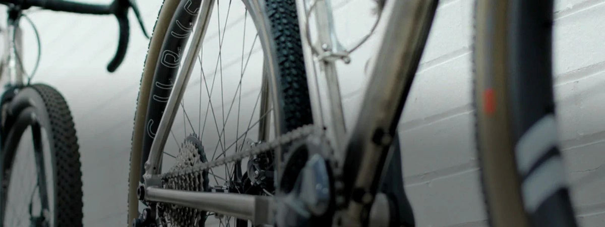 A Quad Lock Feature - Curve Cycling - Quad Lock® UK - Official Store